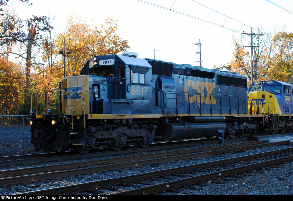 CSX SD40-2 8817 on Q418-05